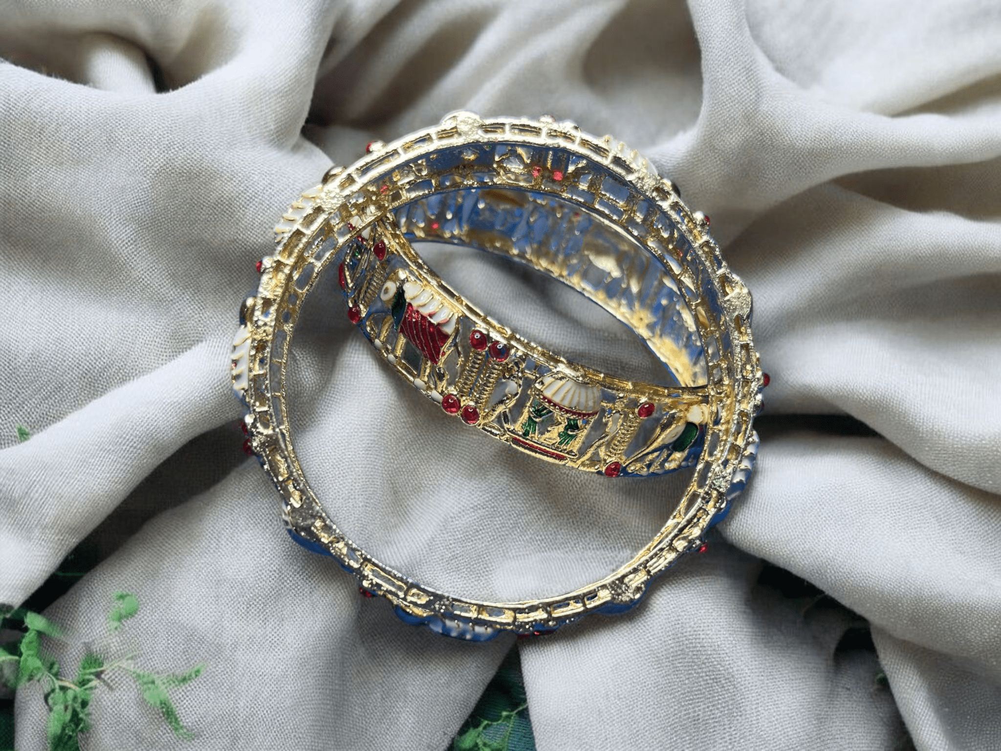 Aureli Kanvya – Engraved Gold Bangle